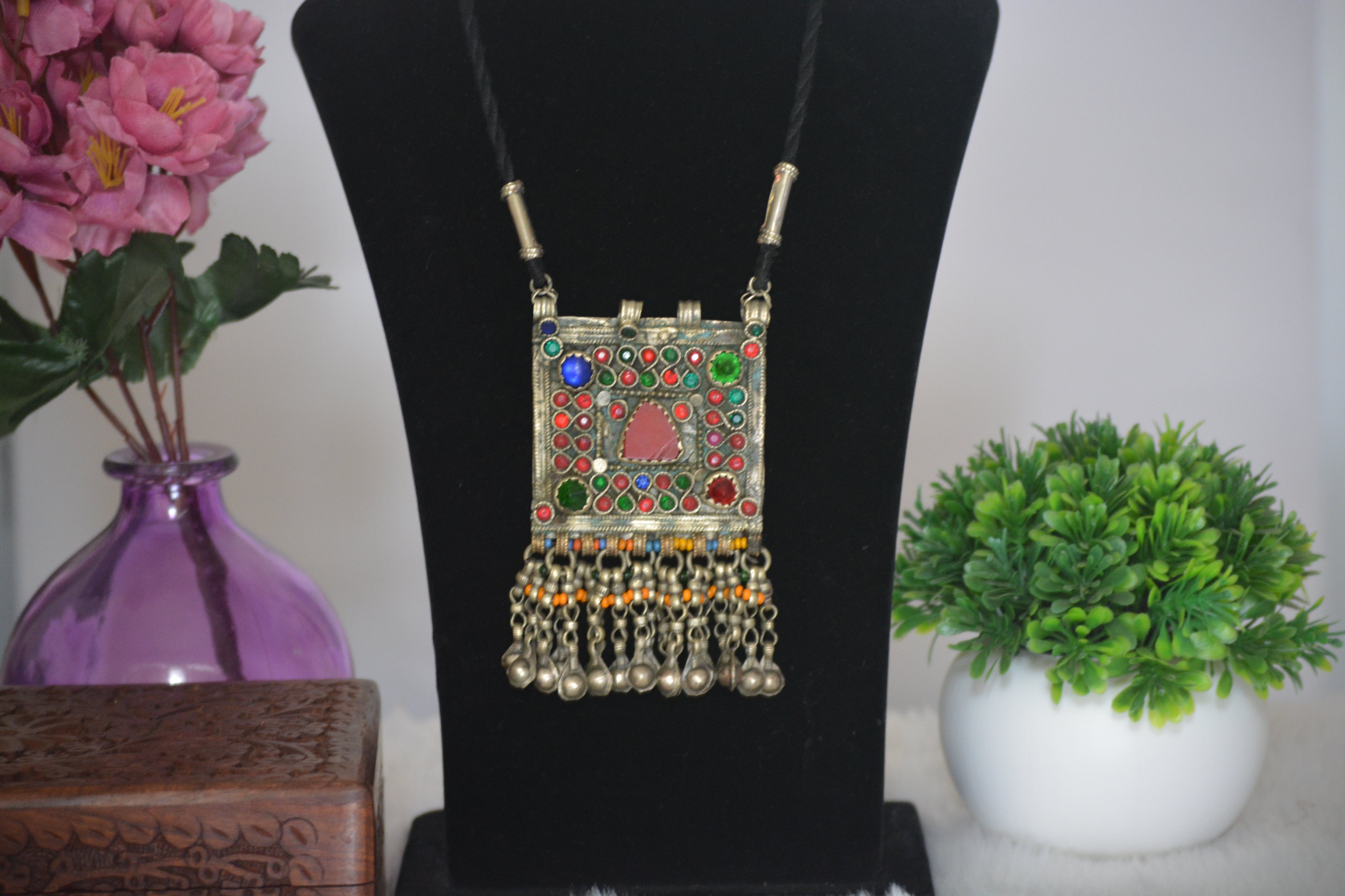 Necklaces/Chokers – Kreative Curio