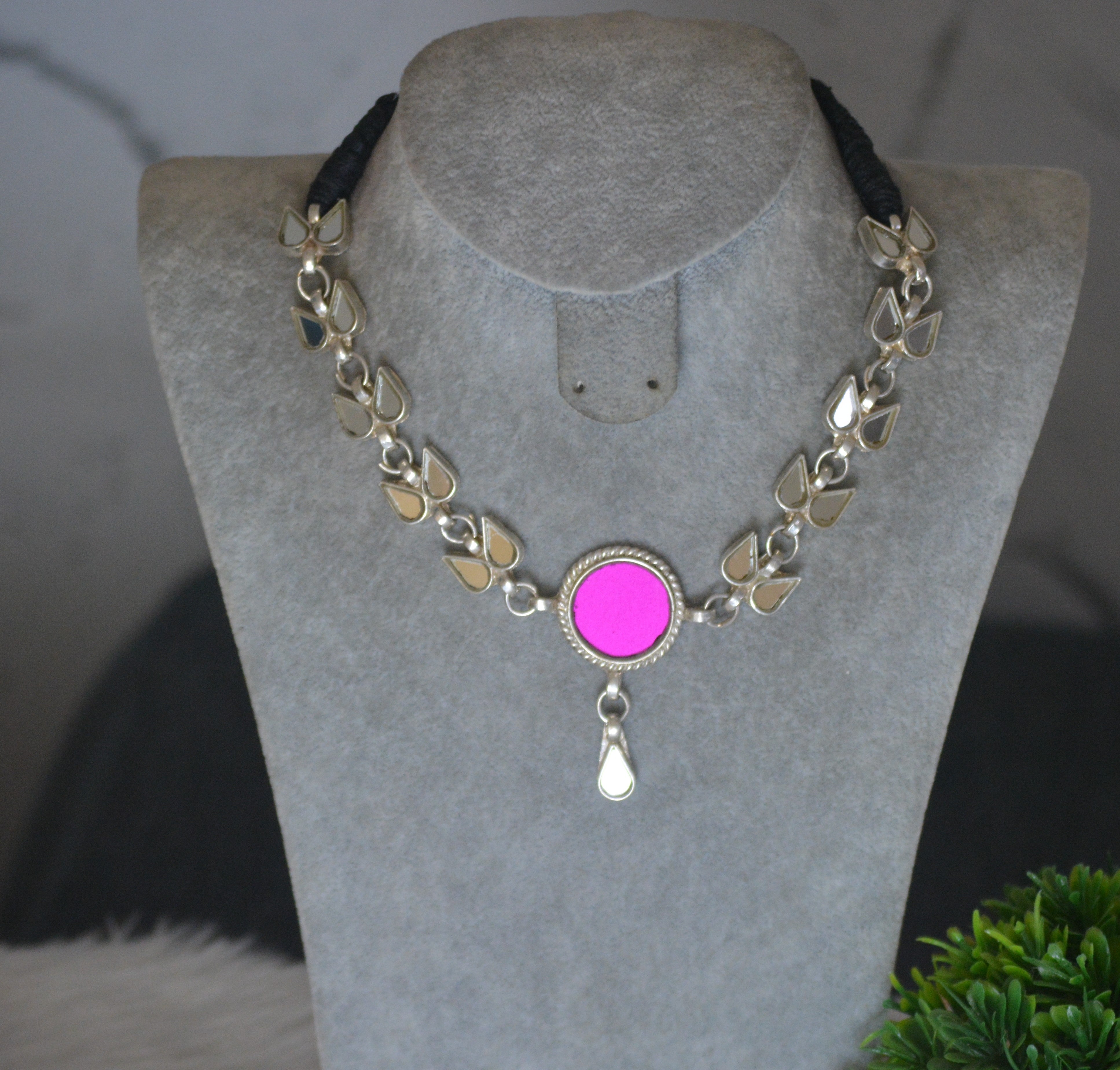 Necklaces/Chokers – Kreative Curio